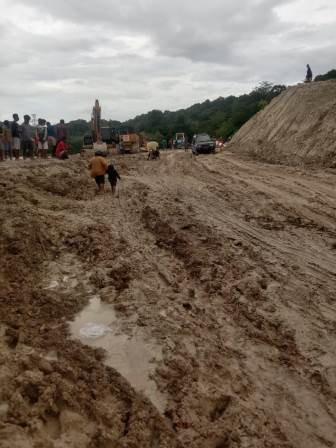 Longsor di Takari Tutup Akses Jalan - Jurnal Sepernas Longsor di Takari Tutup Akses Jalan - Jurnal Sepernas