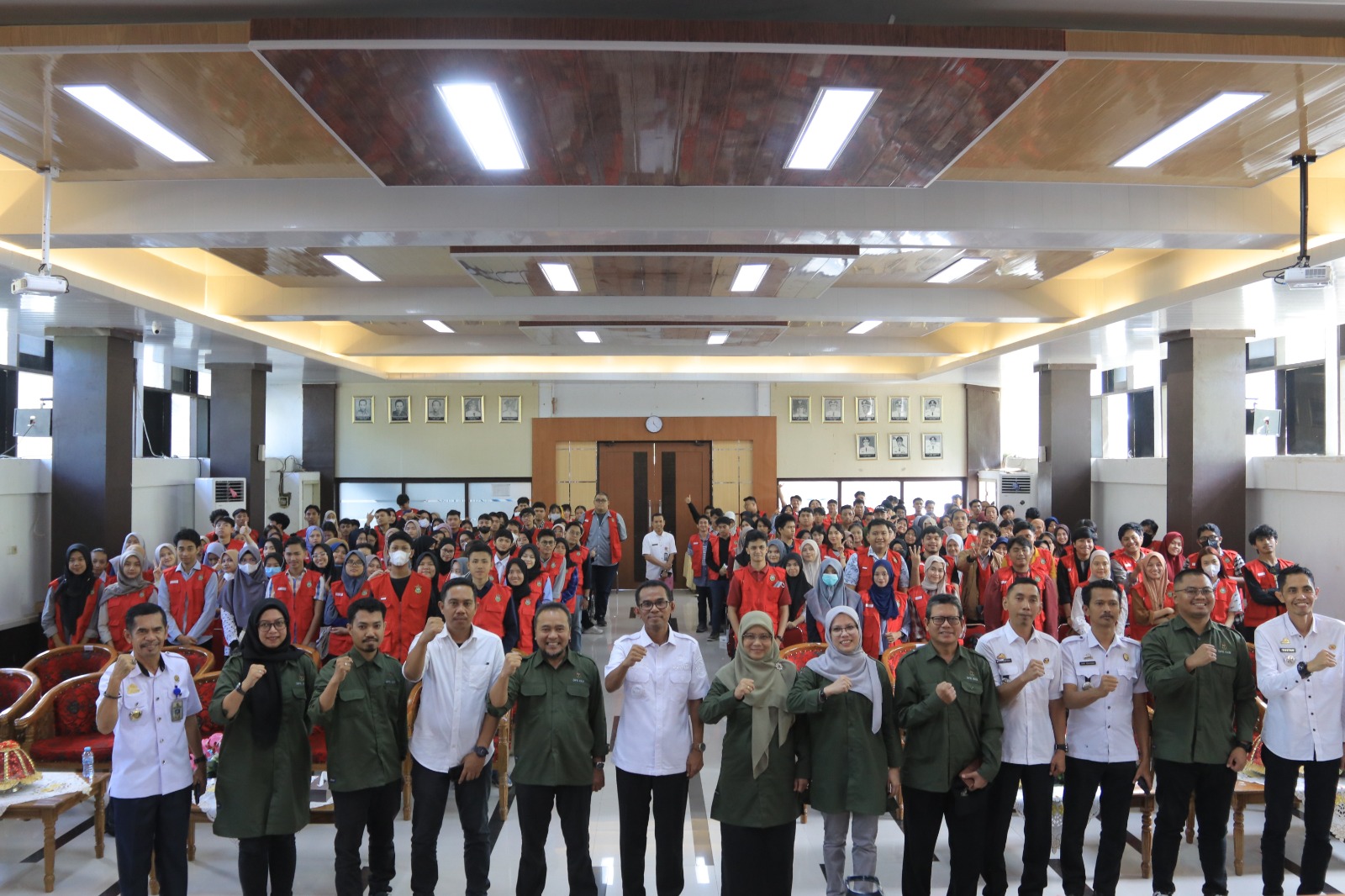 Mahasiswa KKN Unhas Diterima Pj Bupati Takalar - Jurnal Sepernas Mahasiswa KKN Unhas Diterima Pj Bupati Takalar - Jurnal Sepernas